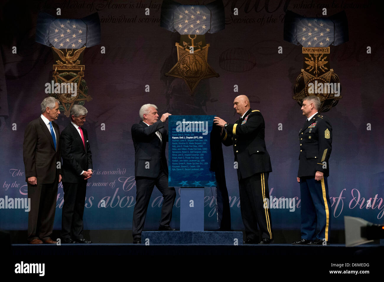 US Secretary of Defense Chuck Hagel, Secretary of the Army, John McHugh ...