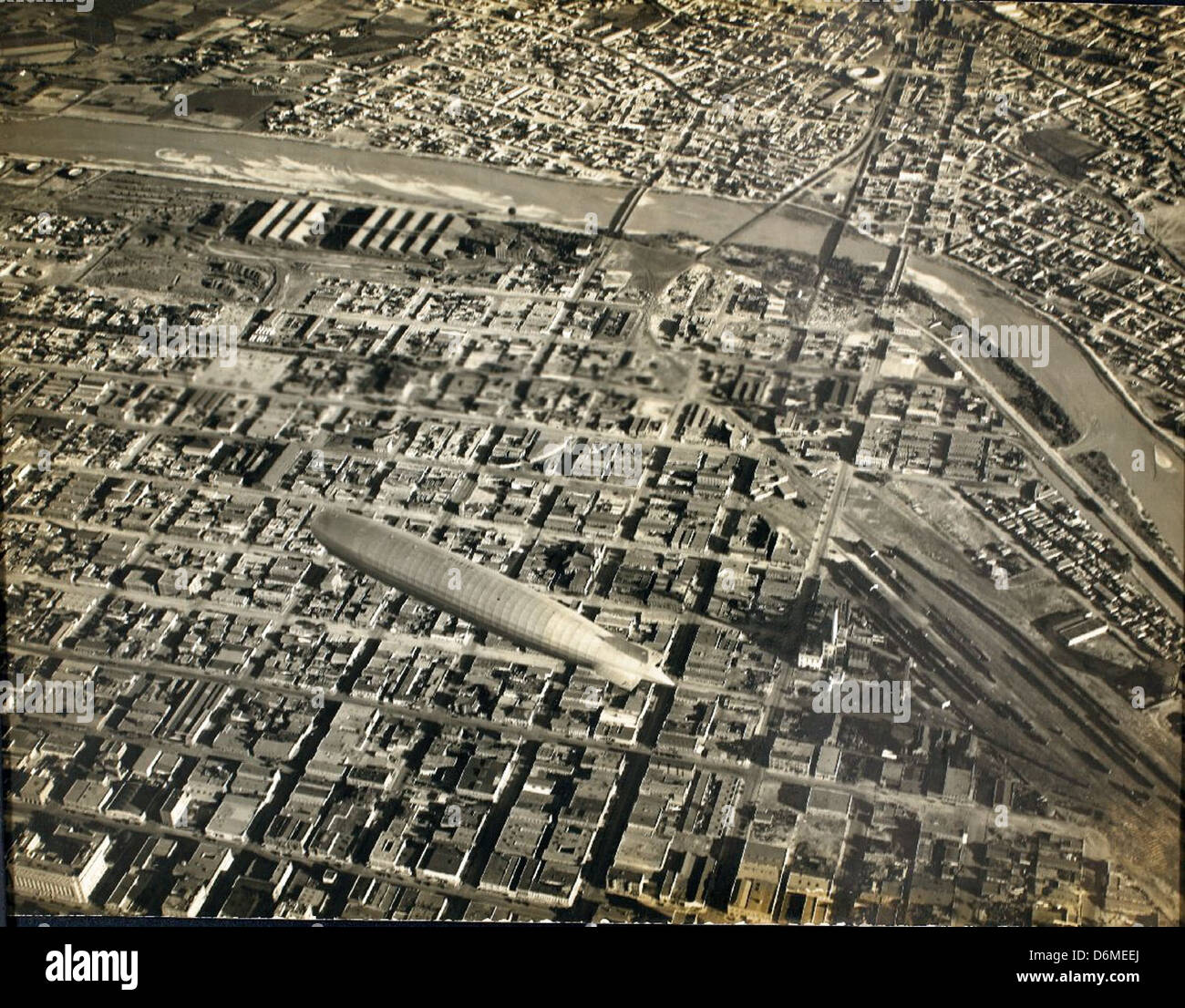 The Zeppelin D-LZ 127, also known as Graf Zeppelin, was a ...