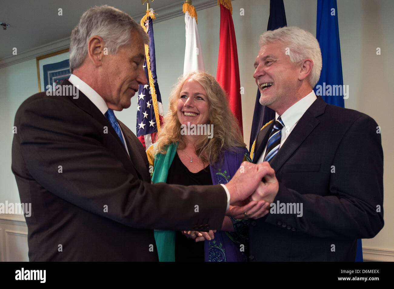 US Secretary of Defense Chuck Hagel gives his coin to Lee and Ray ...