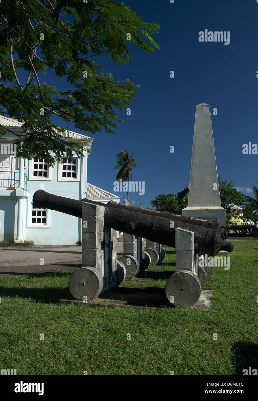 Holetown, Barbados, old cannons and the Holetown Monument Stock Photo ...