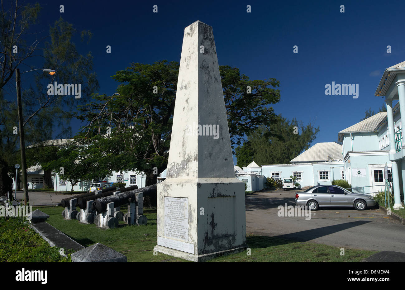 Holetown, Barbados, old cannons and the Holetown Monument Stock Photo ...