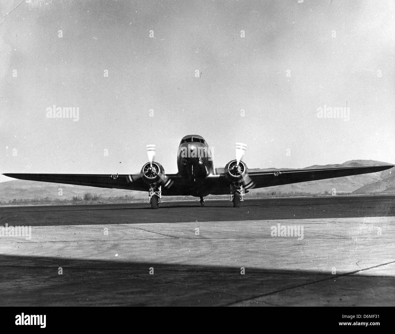 United airlines commercial aircraft Black and White Stock Photos ...