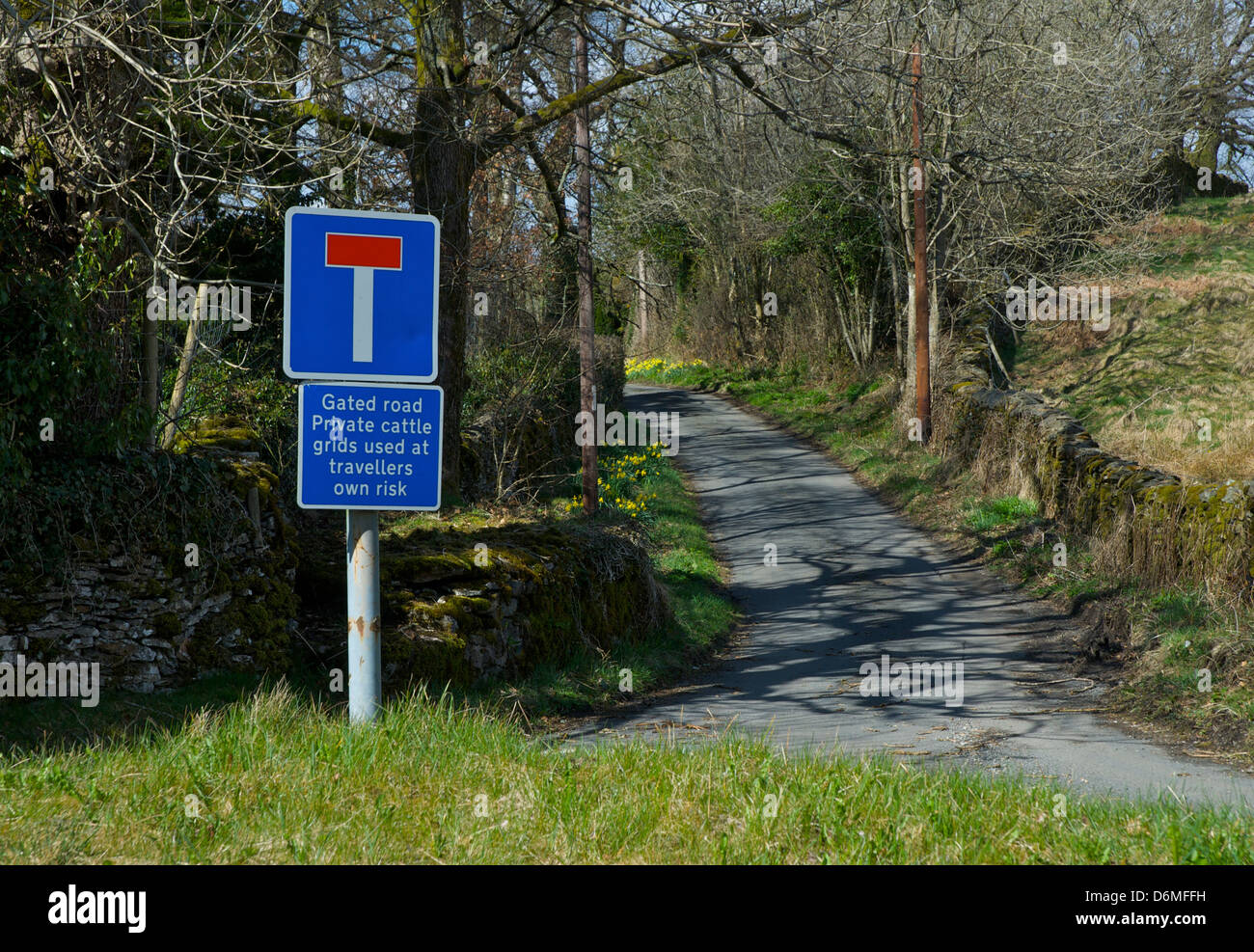 Private gated road hi-res stock photography and images - Alamy