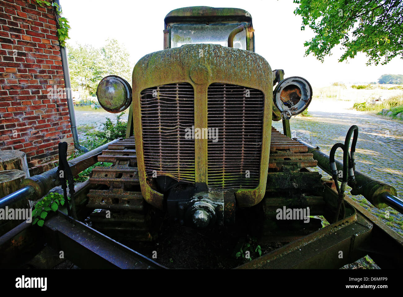 Vintage rusty bulldozer Stock Photo - Alamy