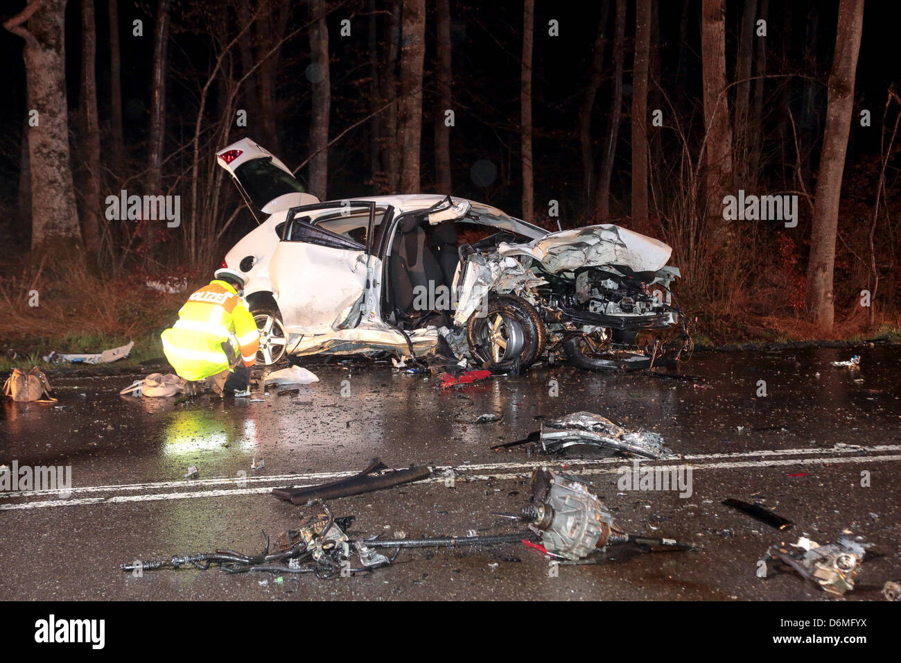 Three people died in a serious accident in Pähl, Germany, 19 April 2013 ...