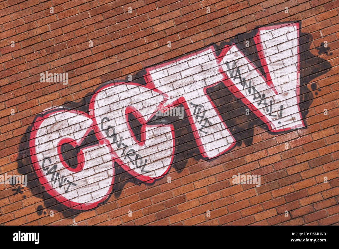 A graffiti sign reading can't control the vandal ( CCTV ) in Norwich ...