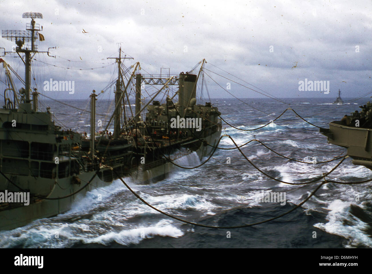 Military ships hi-res stock photography and images - Alamy