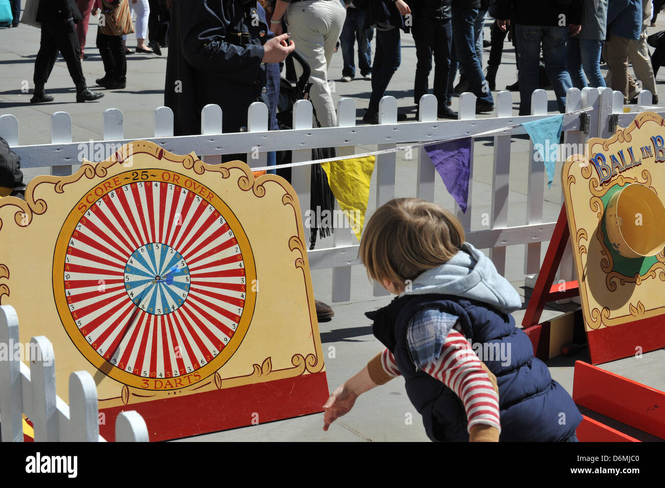 Darts crowd hi-res stock photography and images - Alamy