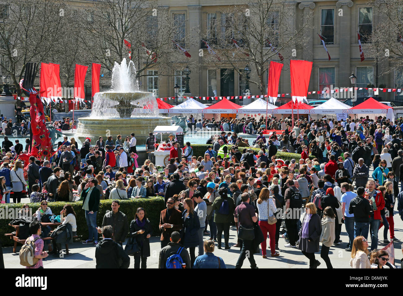 Trafalgar square crowds hi-res stock photography and images - Alamy