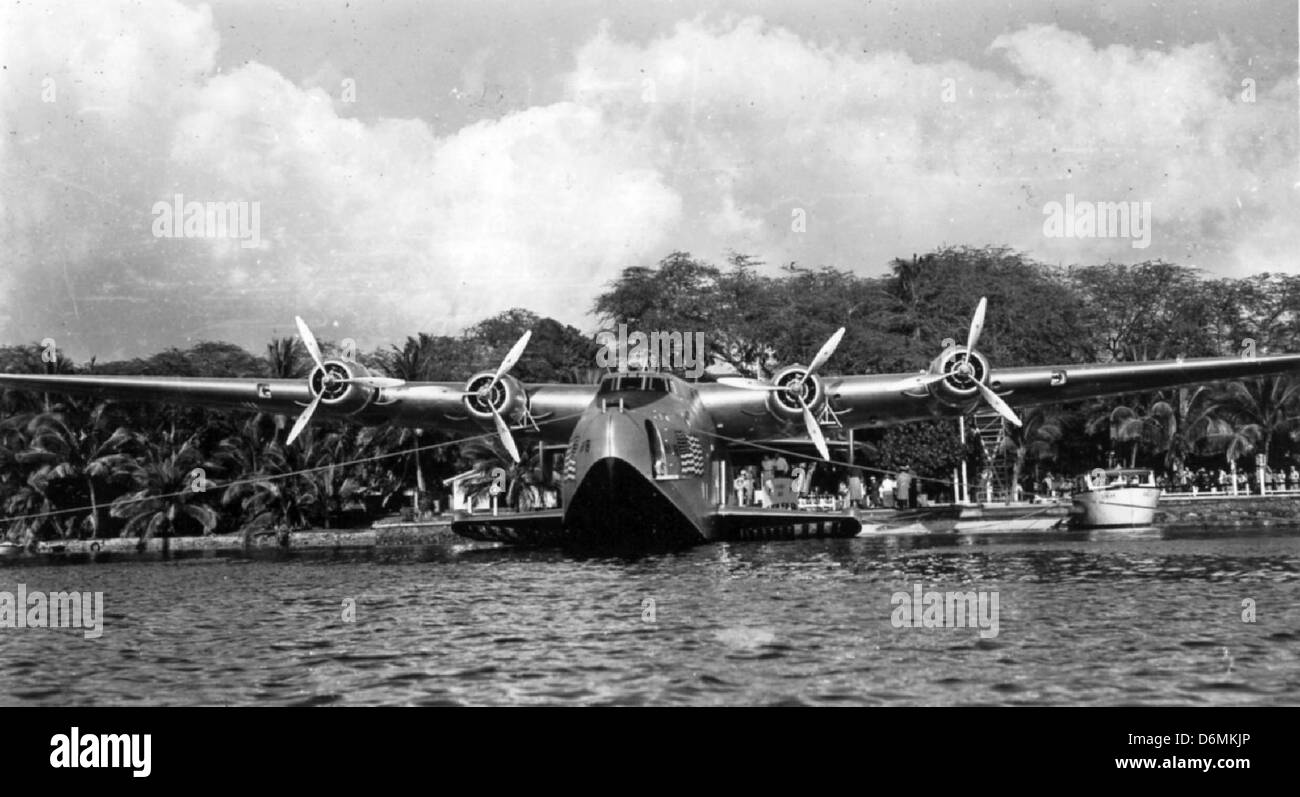 Boeing 314 clipper flying boat hi-res stock photography and images - Alamy