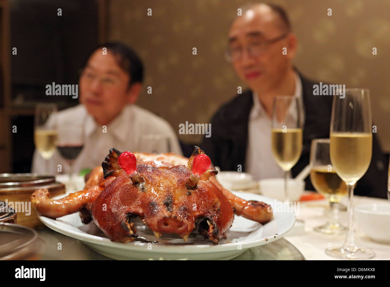 Hong Kong, China, suckling pig on a plate Stock Photo - Alamy