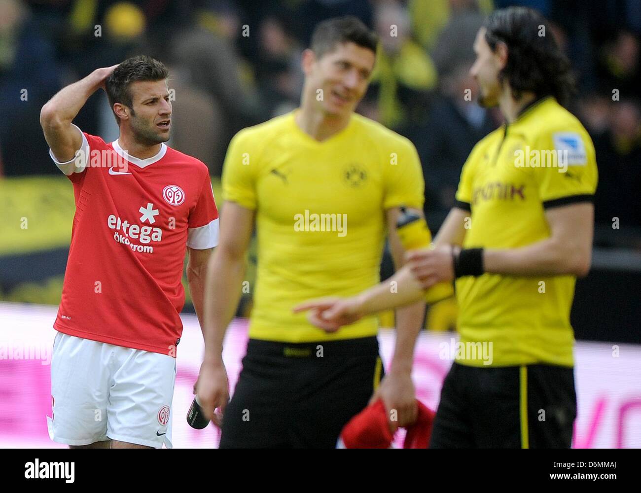 Dortmund's Robert Lewandowski (m) and Neven Subotic (R) celebrate the 2 ...