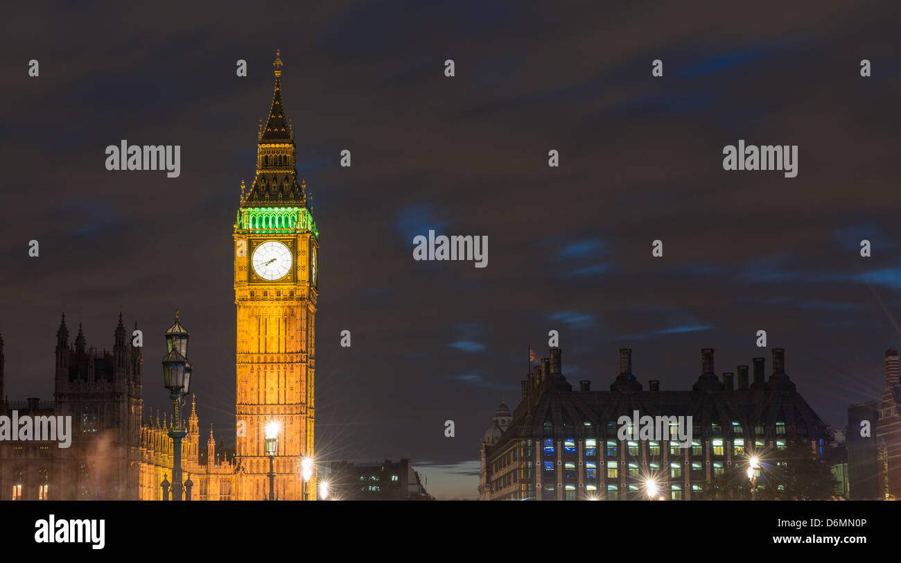 Big ben dusk bridge hi-res stock photography and images - Alamy