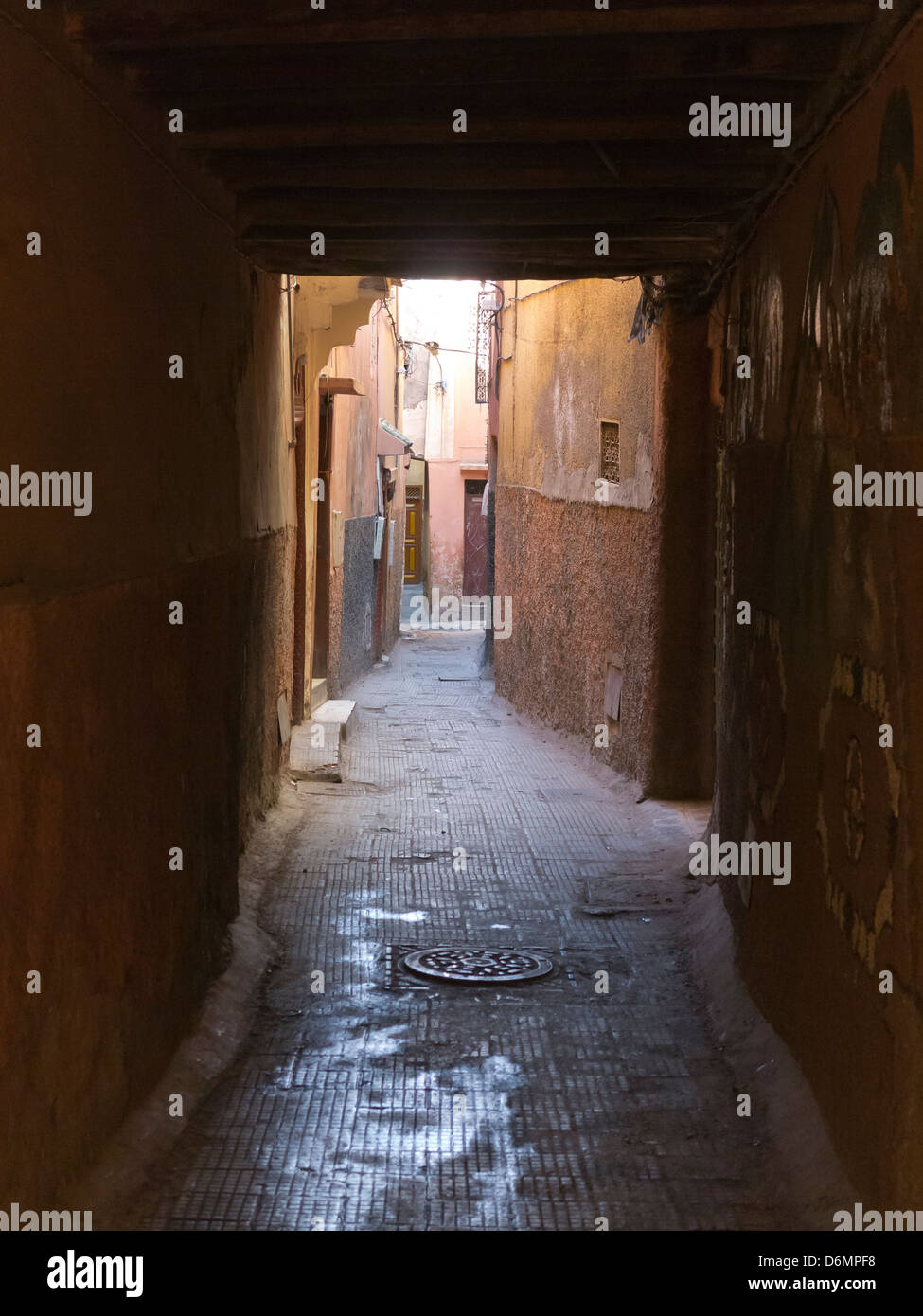 Dark alleys in marrakech hi-res stock photography and images - Alamy