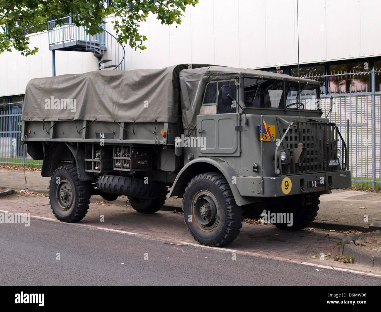 The DAF YA328 is a Dutch military truck used by the army, featuring six ...