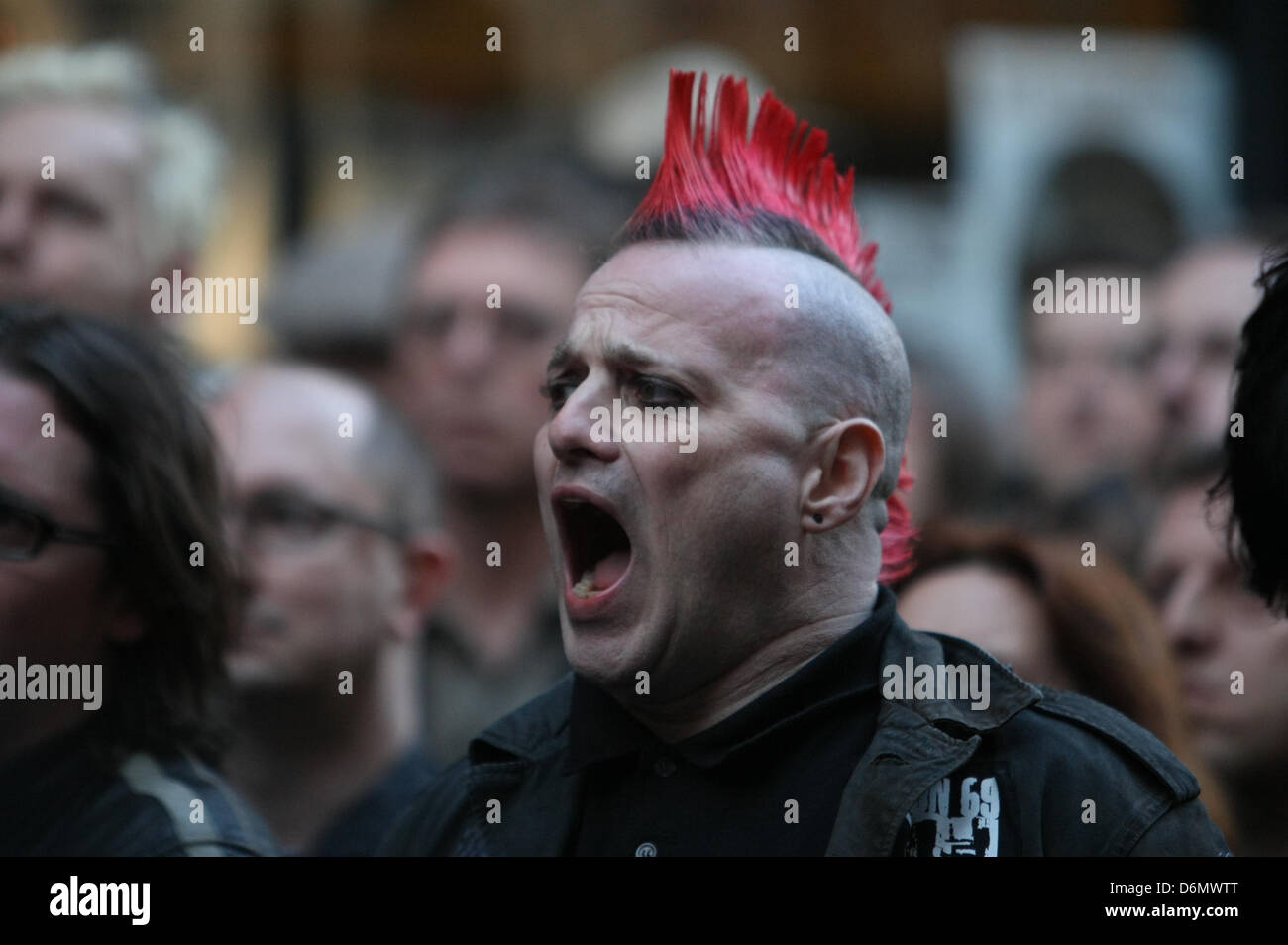 Mohican hairstyle hi-res stock photography and images - Alamy