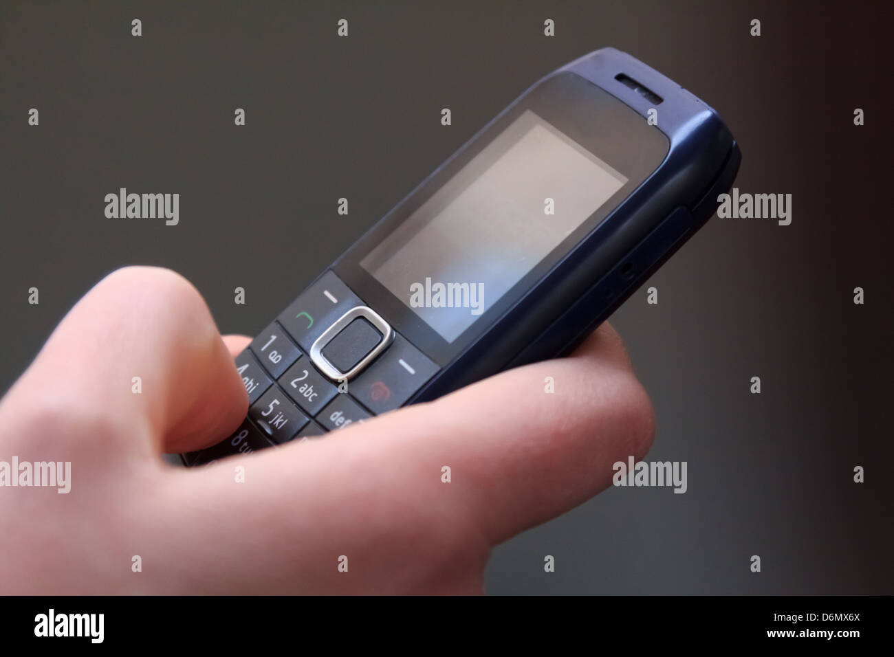 Text message phone screen old hi-res stock photography and images - Alamy