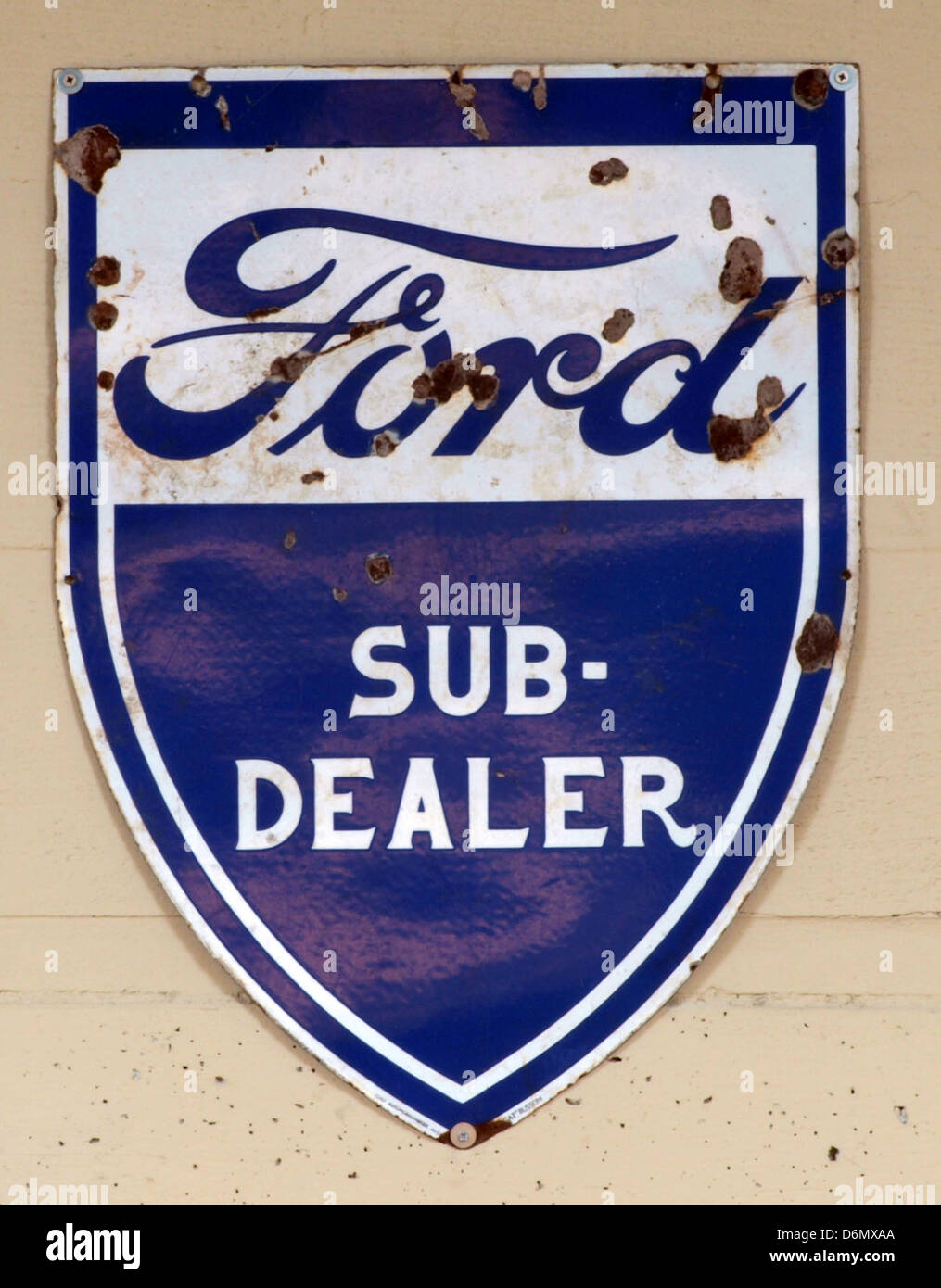 Sub dealer hi-res stock photography and images - Alamy
