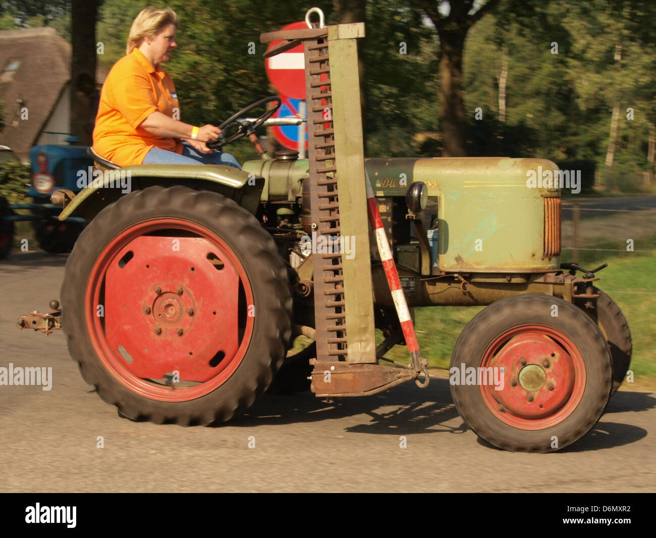 Fend tractor hi-res stock photography and images - Alamy