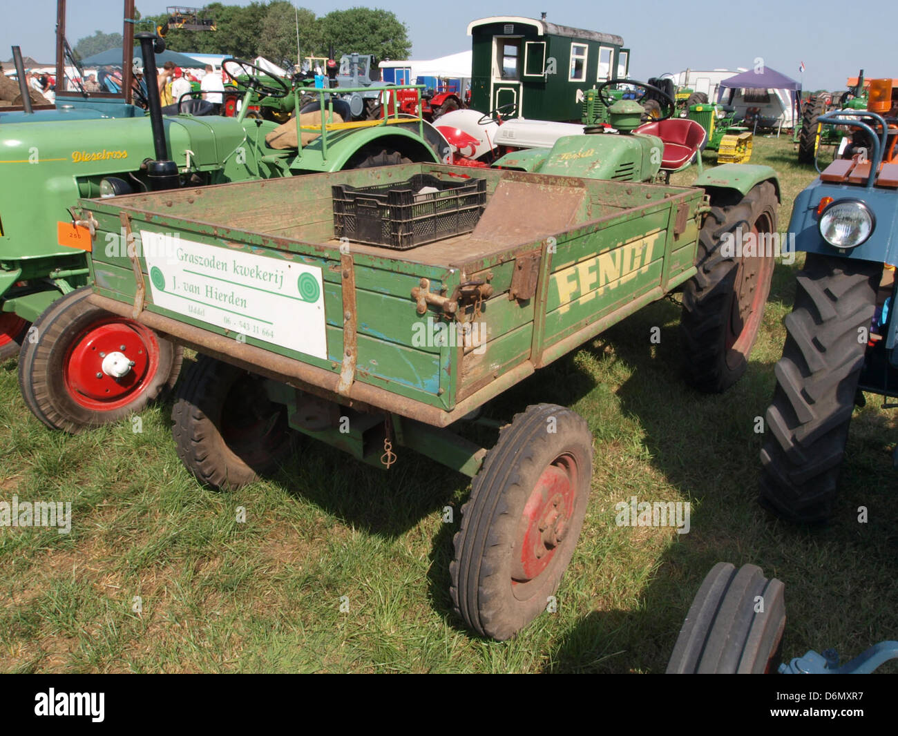 Green Fendt loader tracktor Stock Photo - Alamy