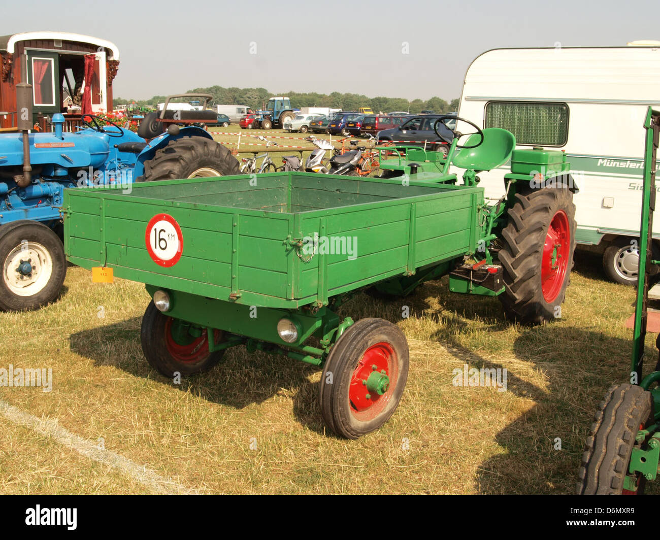 Green fendt loader tractor hi-res stock photography and images - Alamy