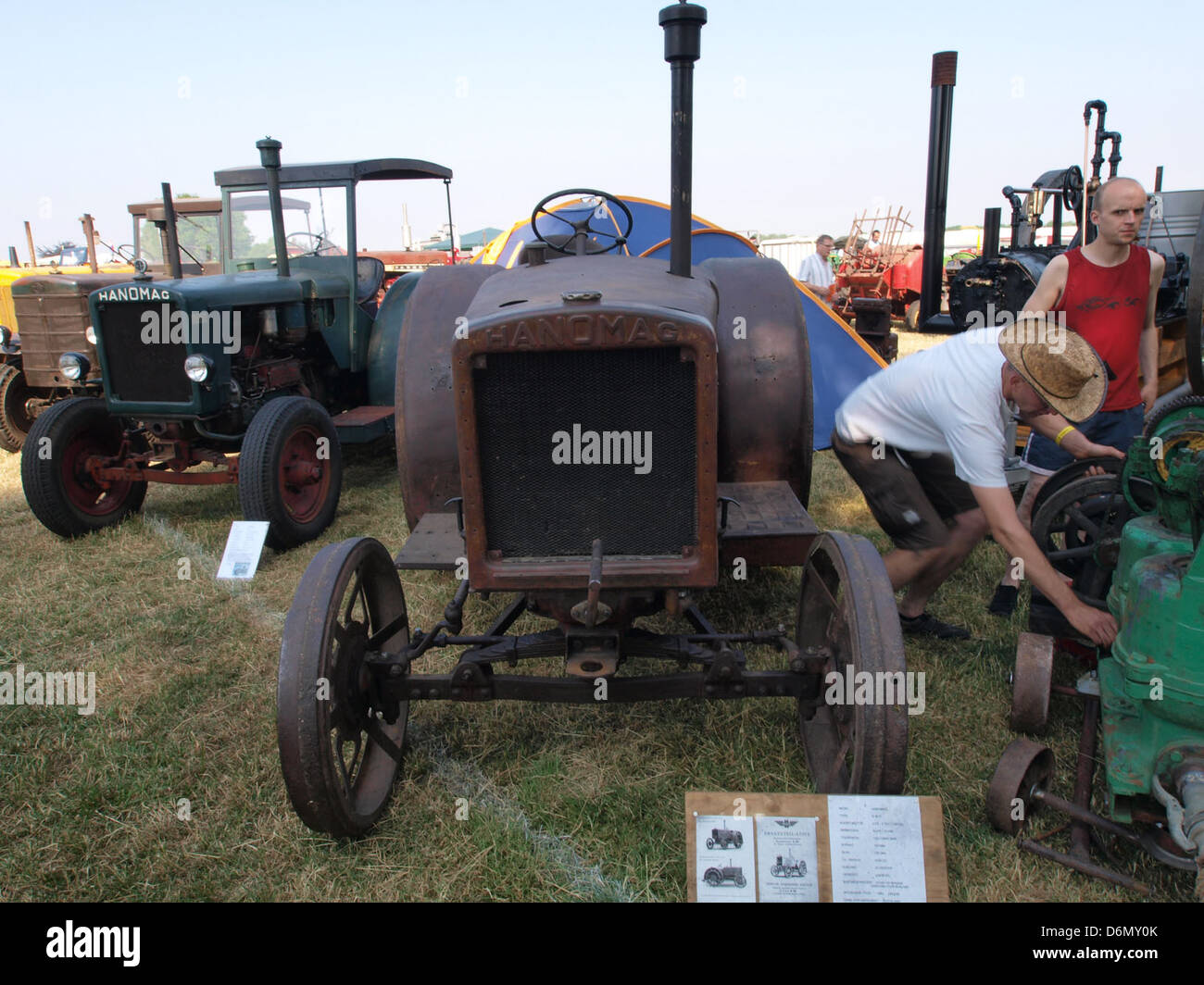 The Hanomag R40E is a tracked crawler excavator used for heavy-duty ...