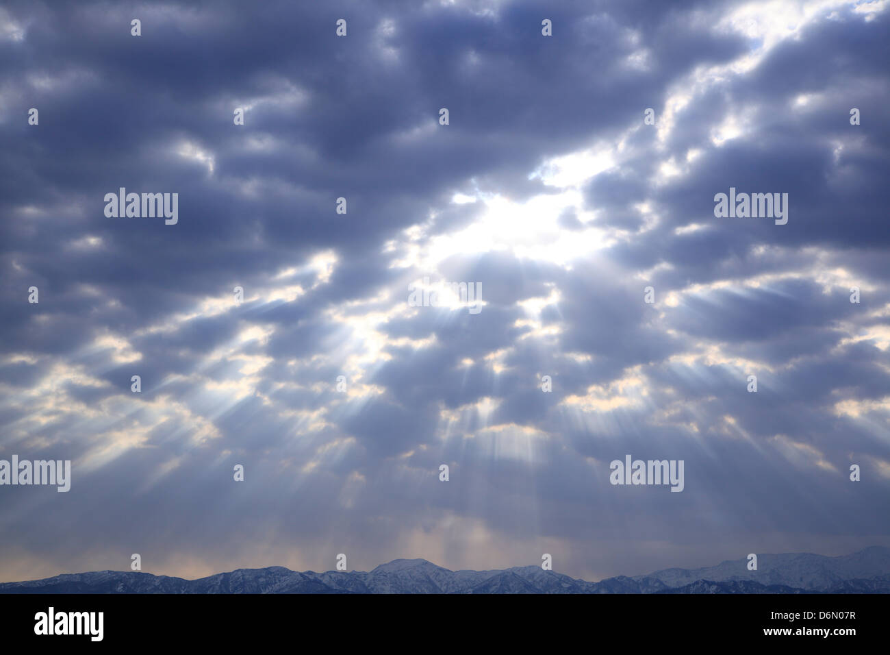 Light shafts hi-res stock photography and images - Alamy