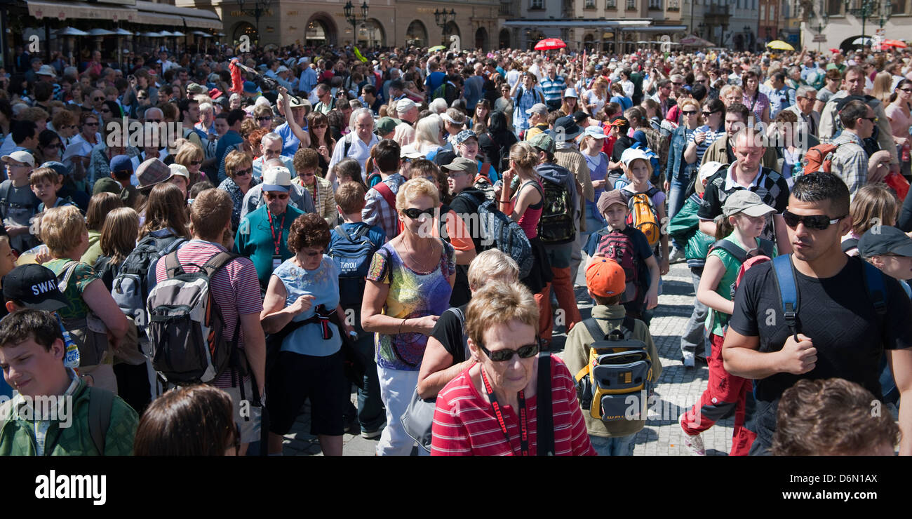 Tourist crowd in the old town square, Prague Stock Photo - Alamy