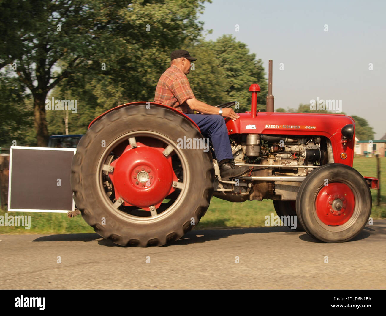 Massey ferguson 35x tractor hi-res stock photography and images - Alamy