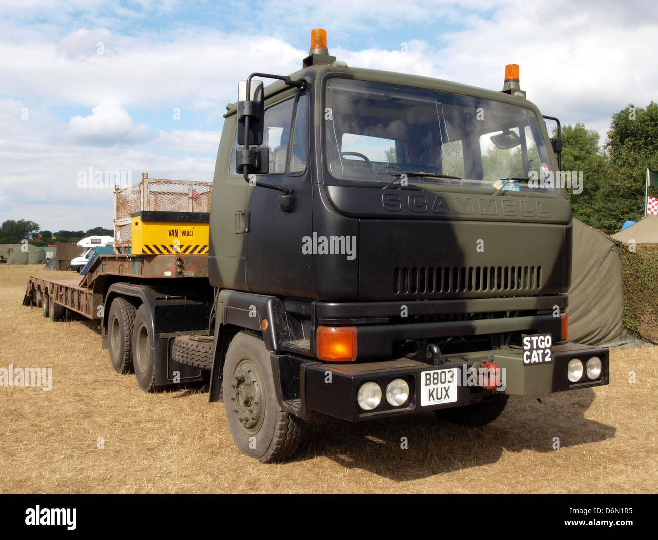 The SCAMMELL S26 is a heavy-duty British military truck, designed for ...