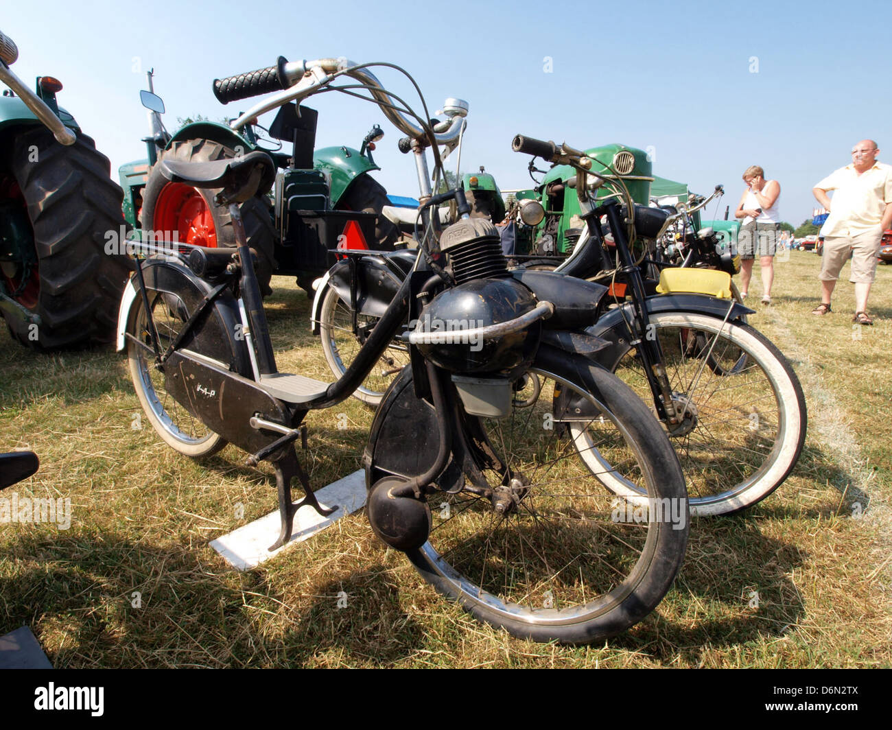 Moped stock hi-res stock photography and images - Alamy
