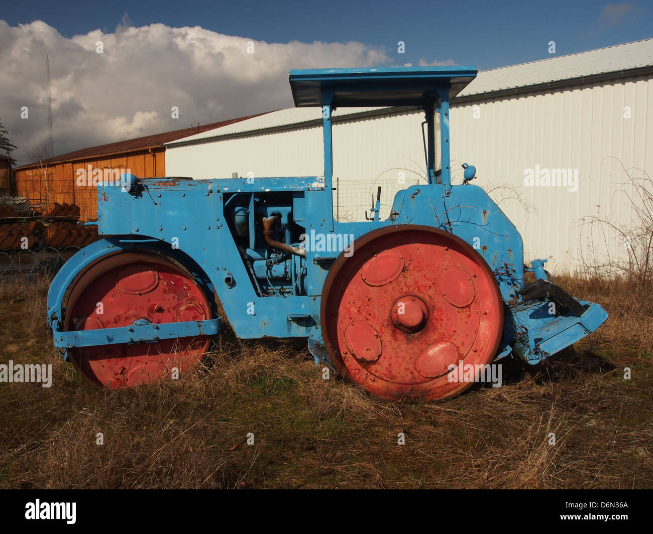 The Zettelmeyer Roadroller is a heavy-duty construction machine used ...