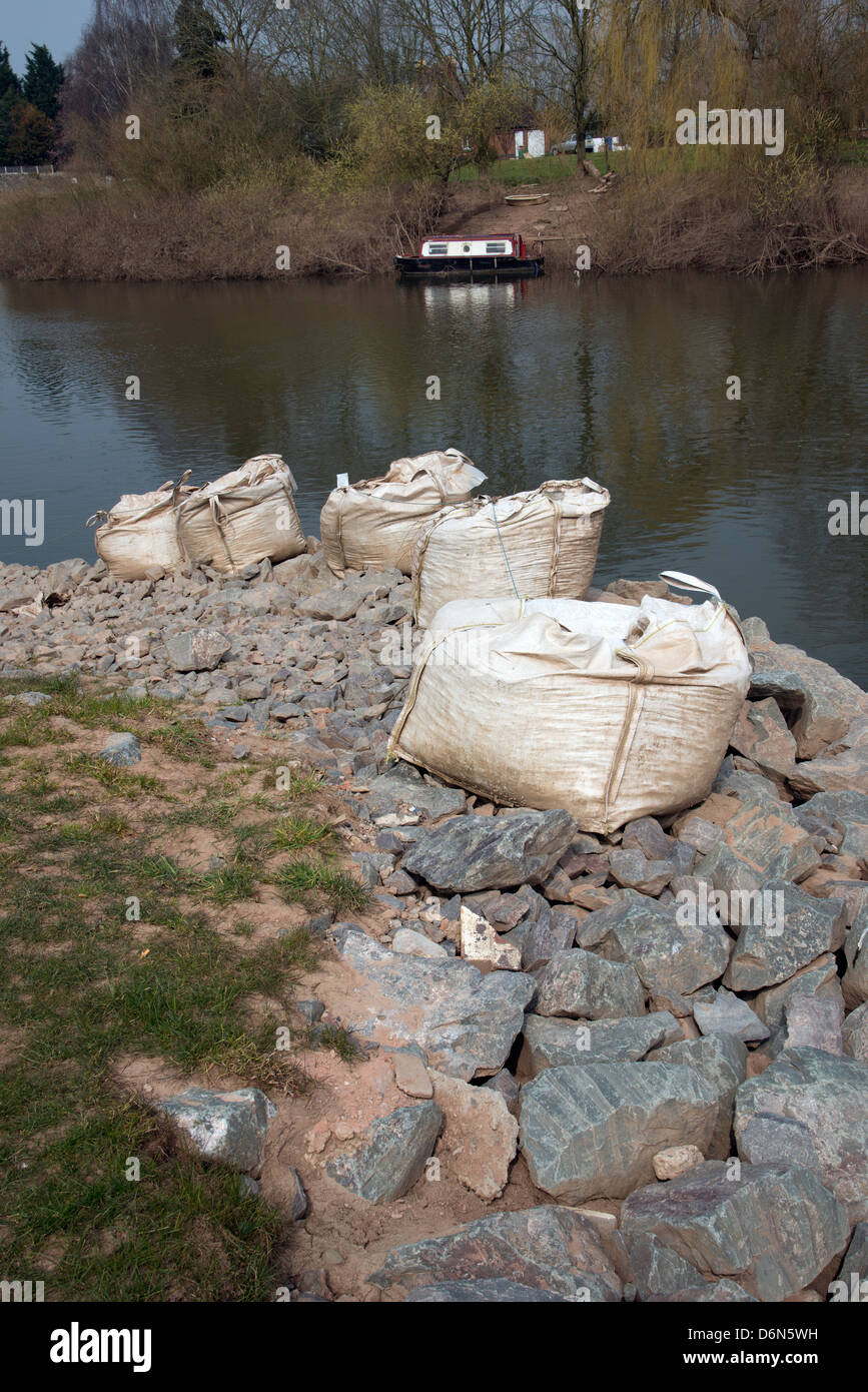 Flood defences defenses river hi-res stock photography and images - Alamy