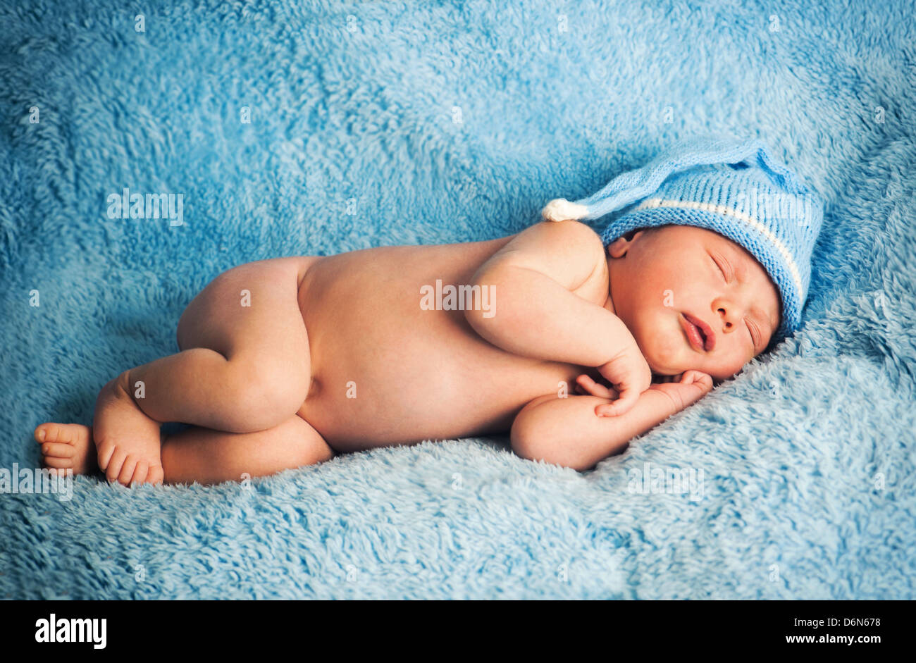 Little newborn baby boy 13 days Stock Photo - Alamy