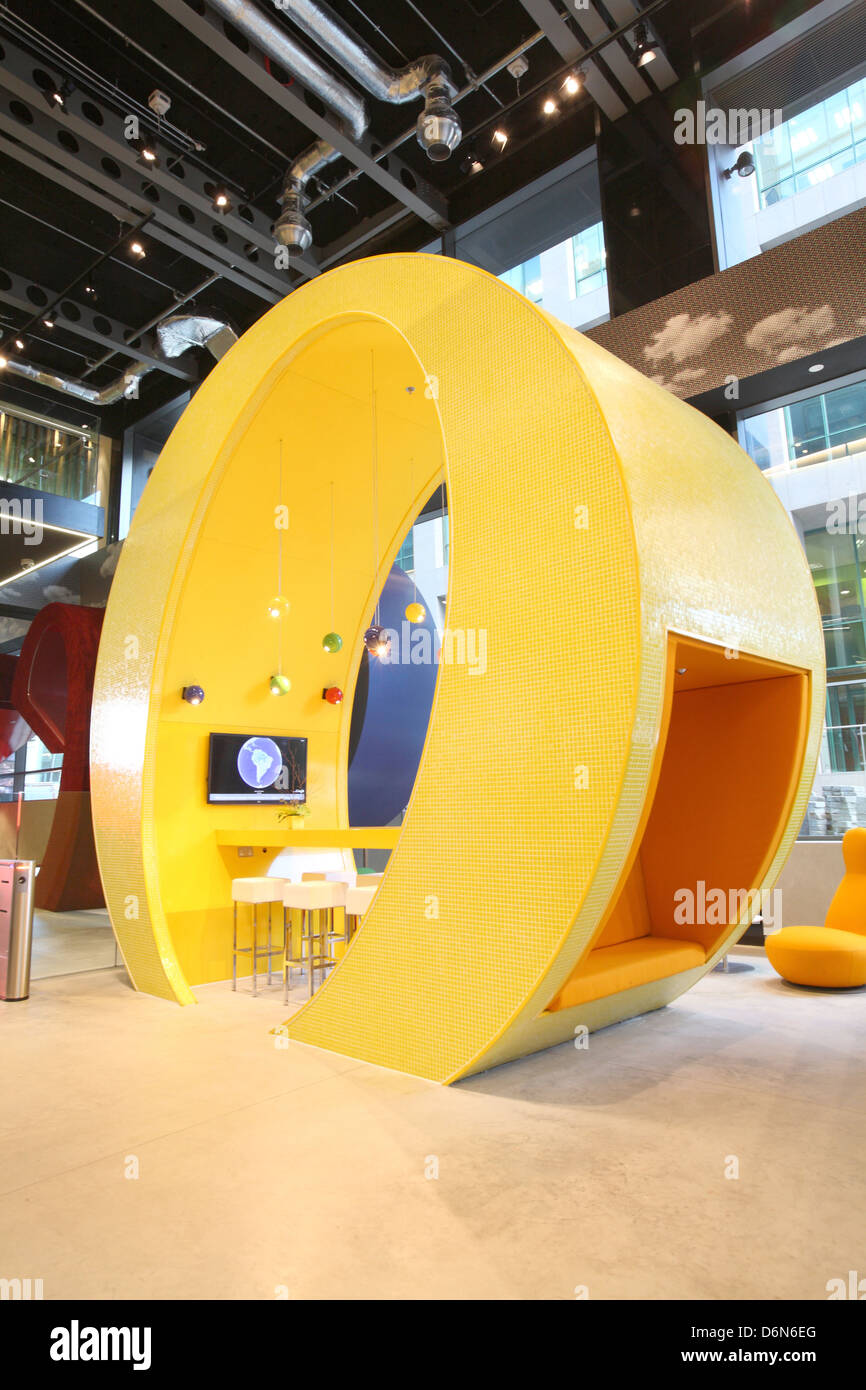 Modern office reception interior hi-res stock photography and images ...