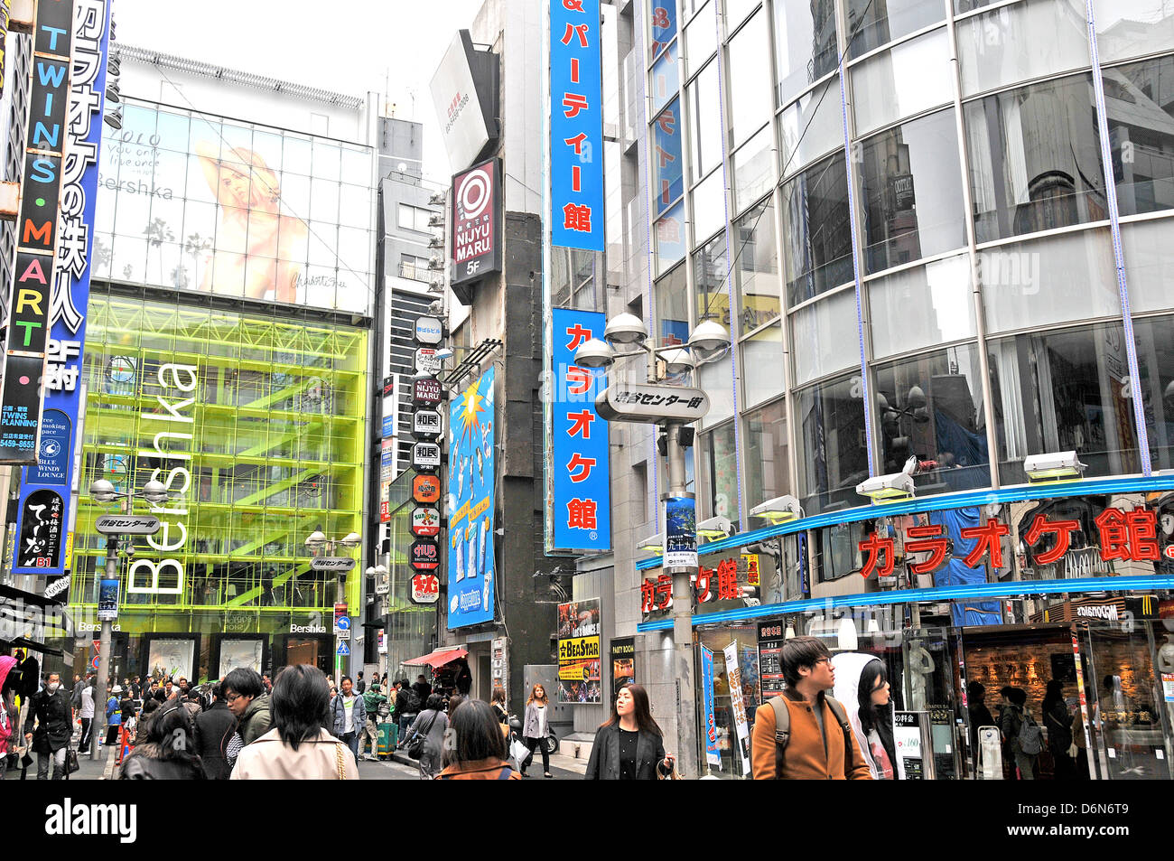 street scene Shibuya Tokyo Stock Photo - Alamy