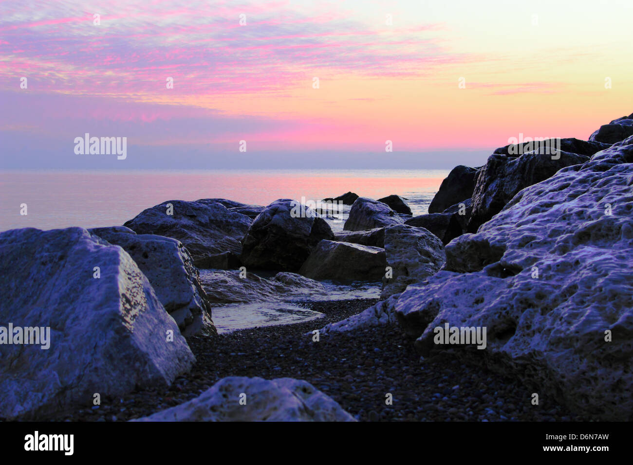 Rocky shore line shoreline hi-res stock photography and images - Alamy