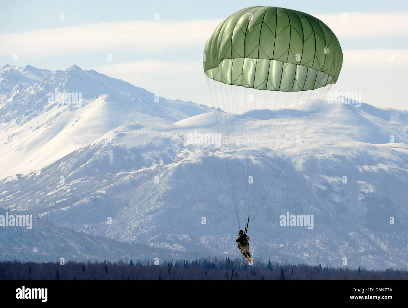 Malemute drop zone hi-res stock photography and images - Alamy