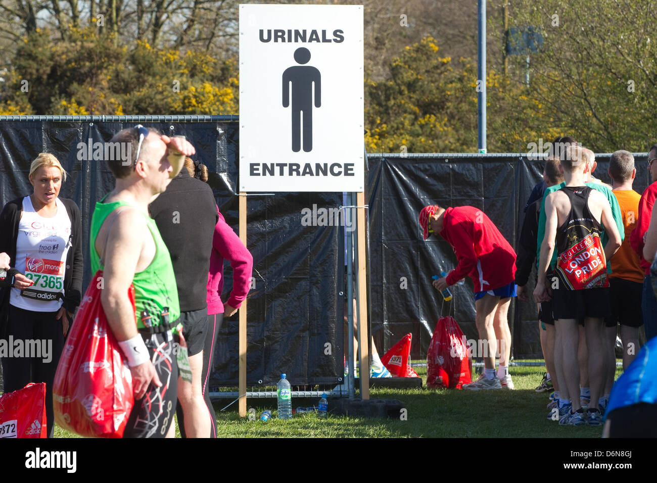 Virgin london marathon queue conveniences race start hi-res stock ...
