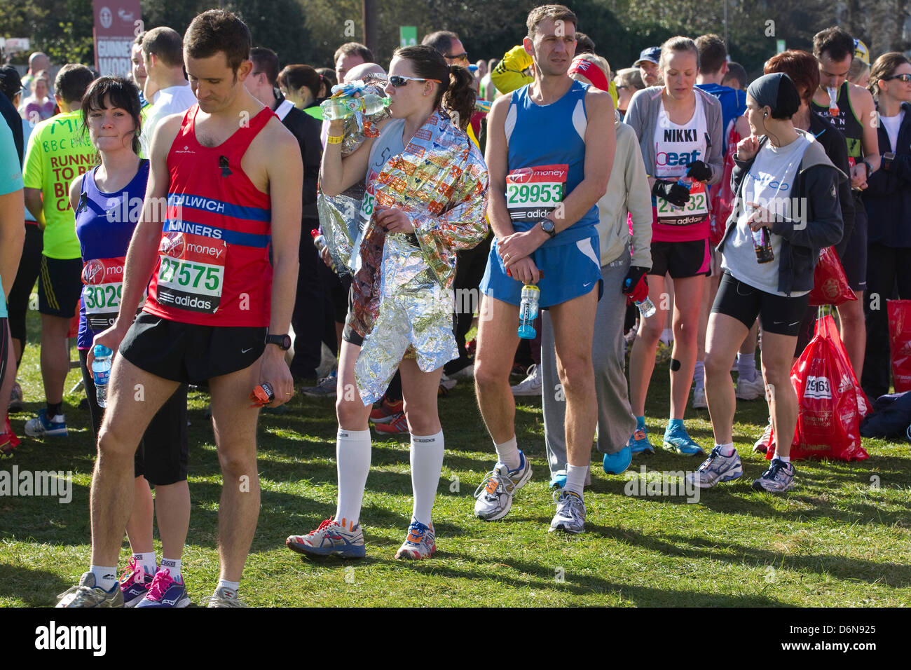 Virgin london marathon queue runners hi-res stock photography and ...