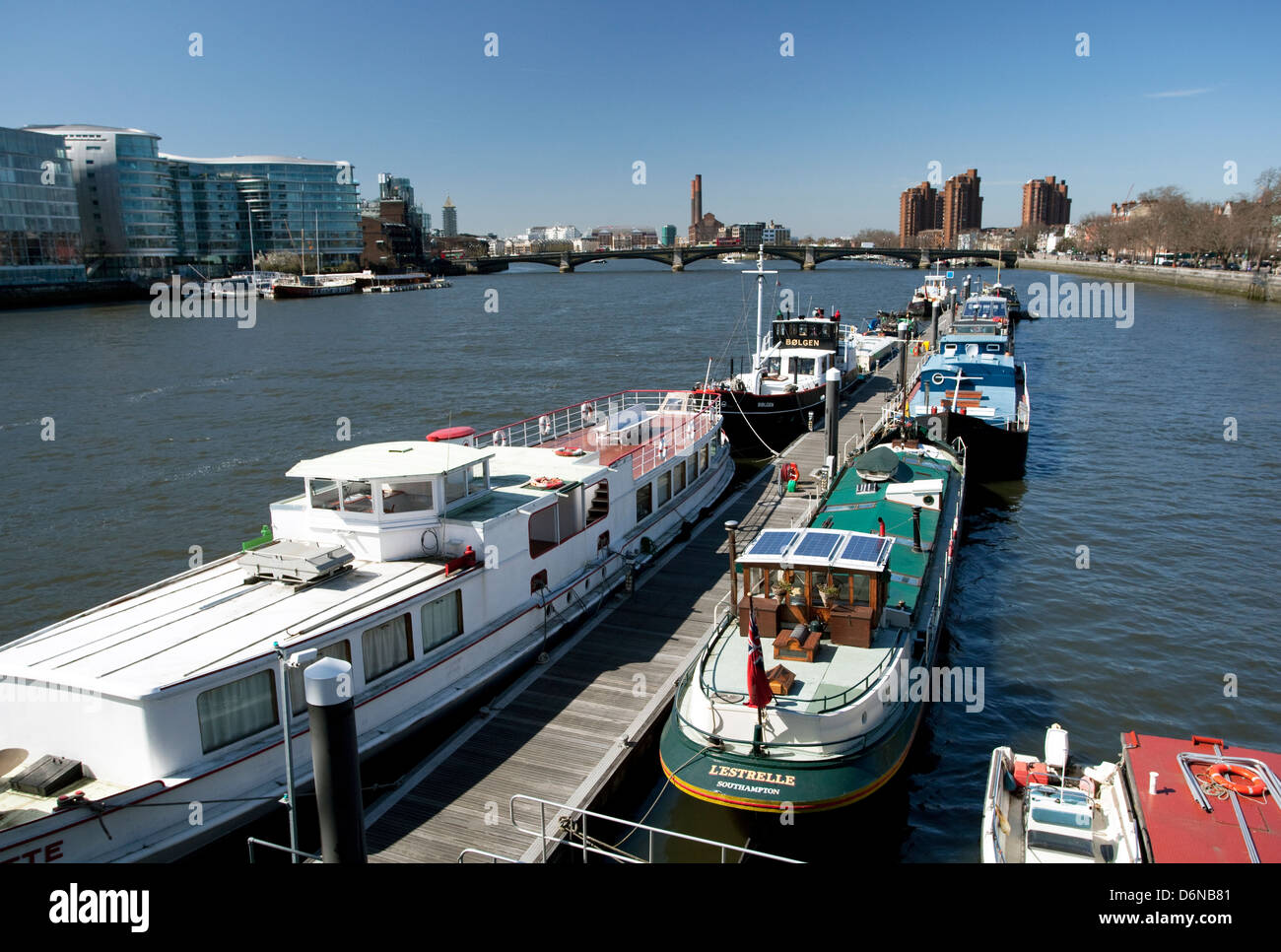 Chelsea houseboats hi-res stock photography and images - Alamy