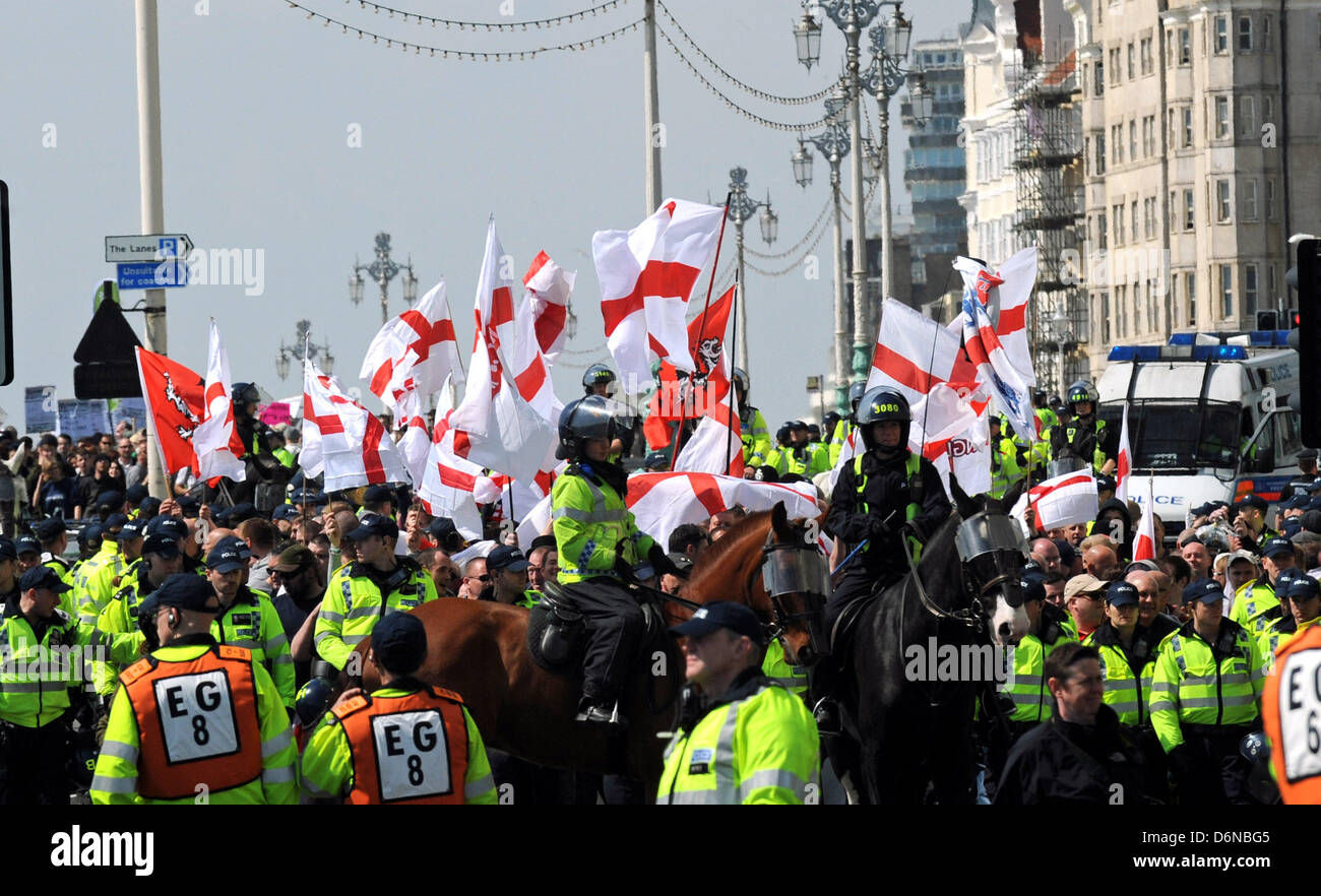 Brighton streets police horses hi-res stock photography and images - Alamy
