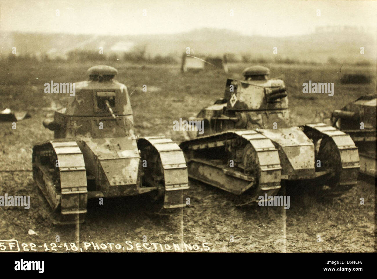 Tanks shown in action hi-res stock photography and images - Alamy