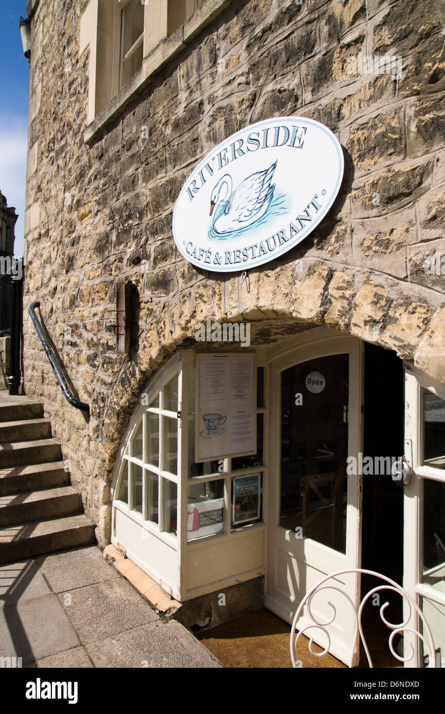 Riverside cafe hi-res stock photography and images - Alamy
