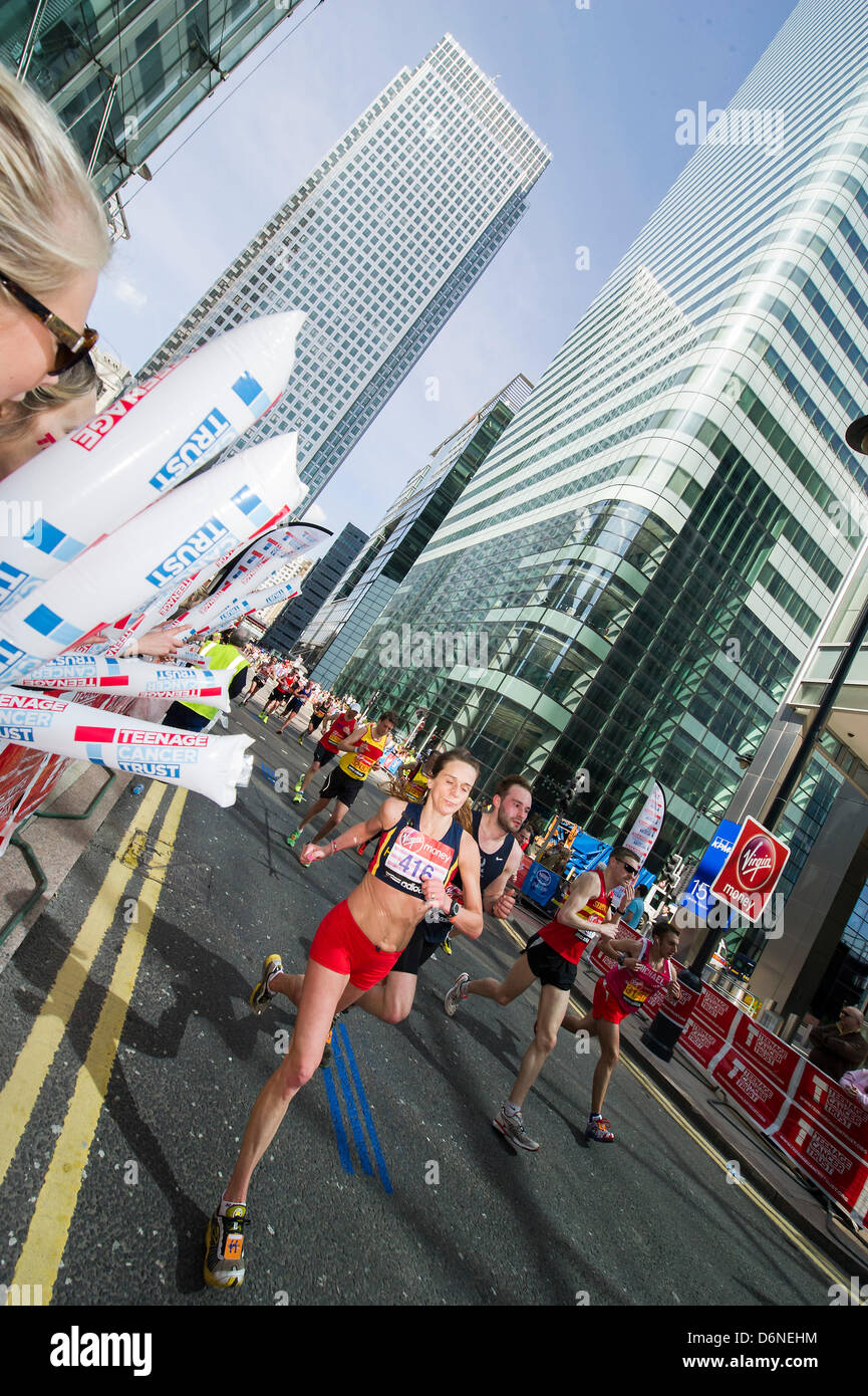 Marathon supporters hi-res stock photography and images - Alamy