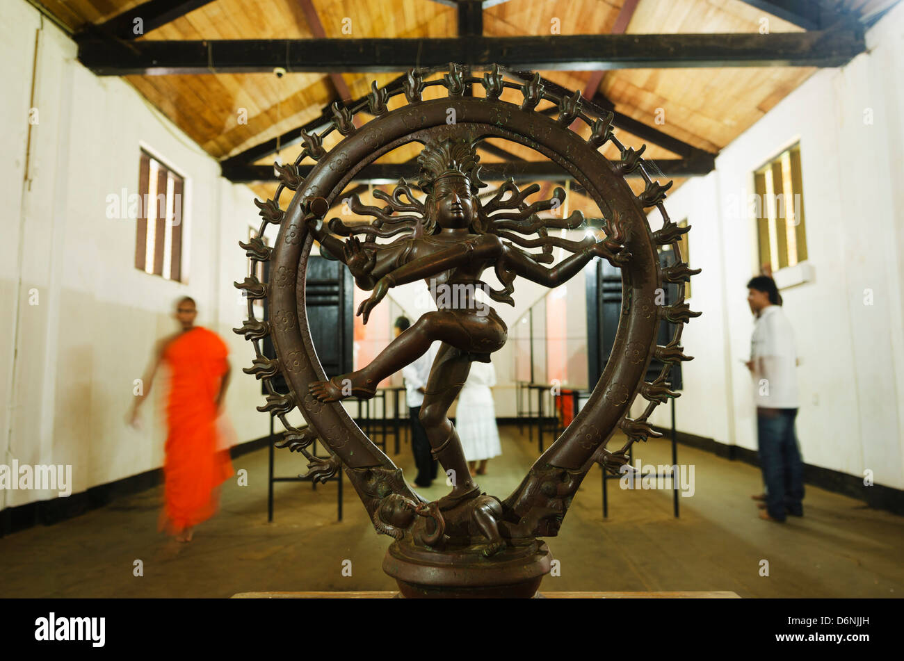 Sri lanka traditional wood carving hi-res stock photography and images ...