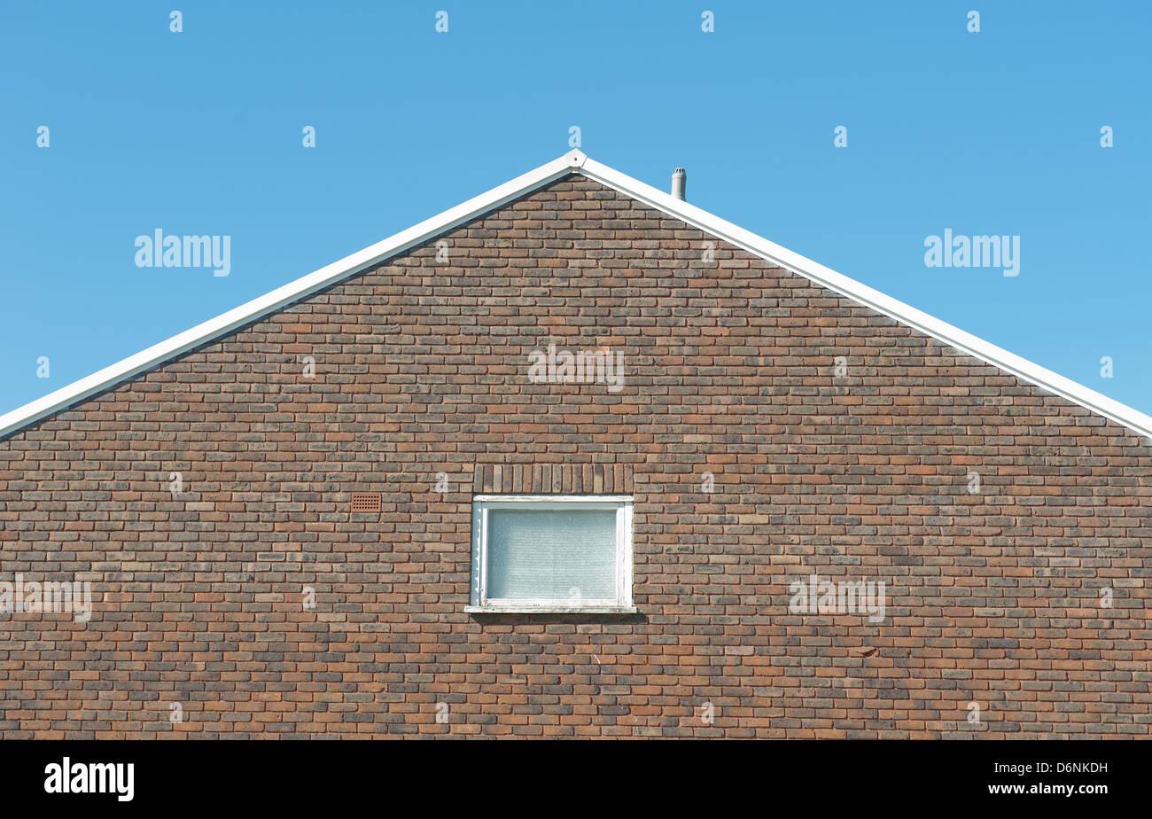 House exterior uk detached brick hi-res stock photography and images ...