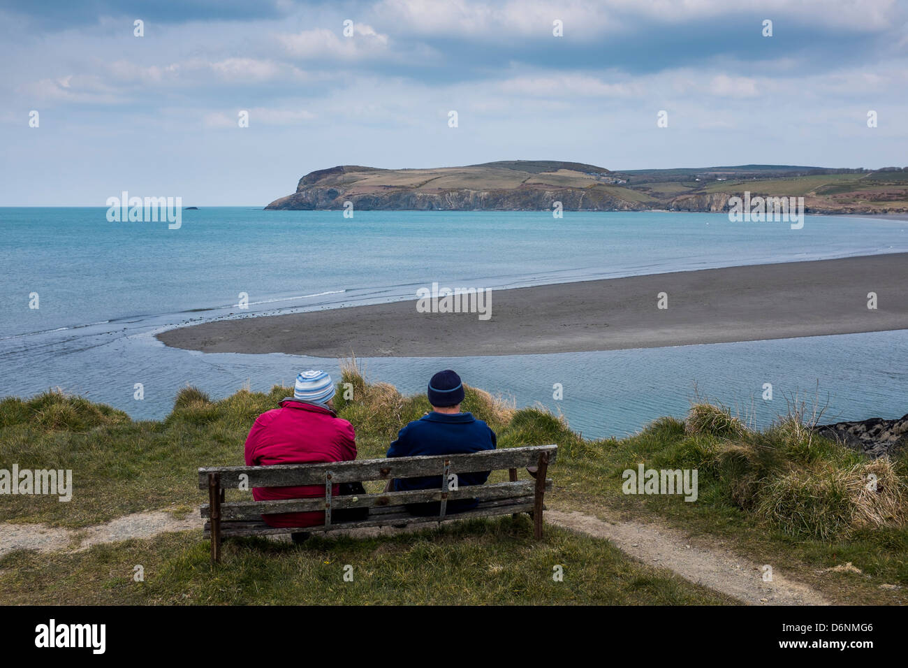 Newport parrog coastal hi-res stock photography and images - Alamy
