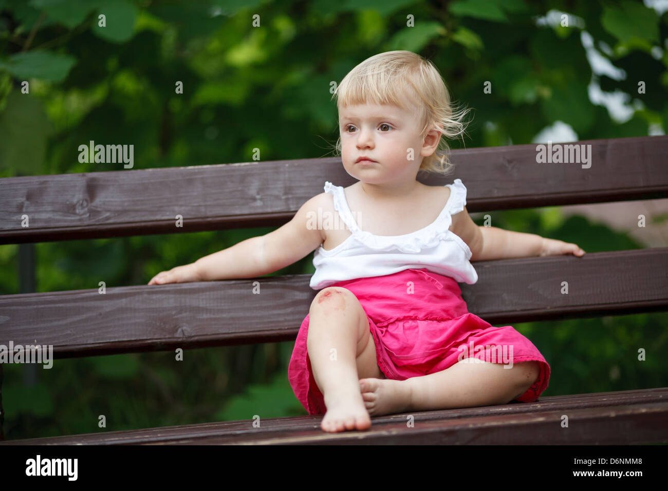 Little Girl Sitting On Bench Tuinbeeld Meisje Op Bankje BBW97206br