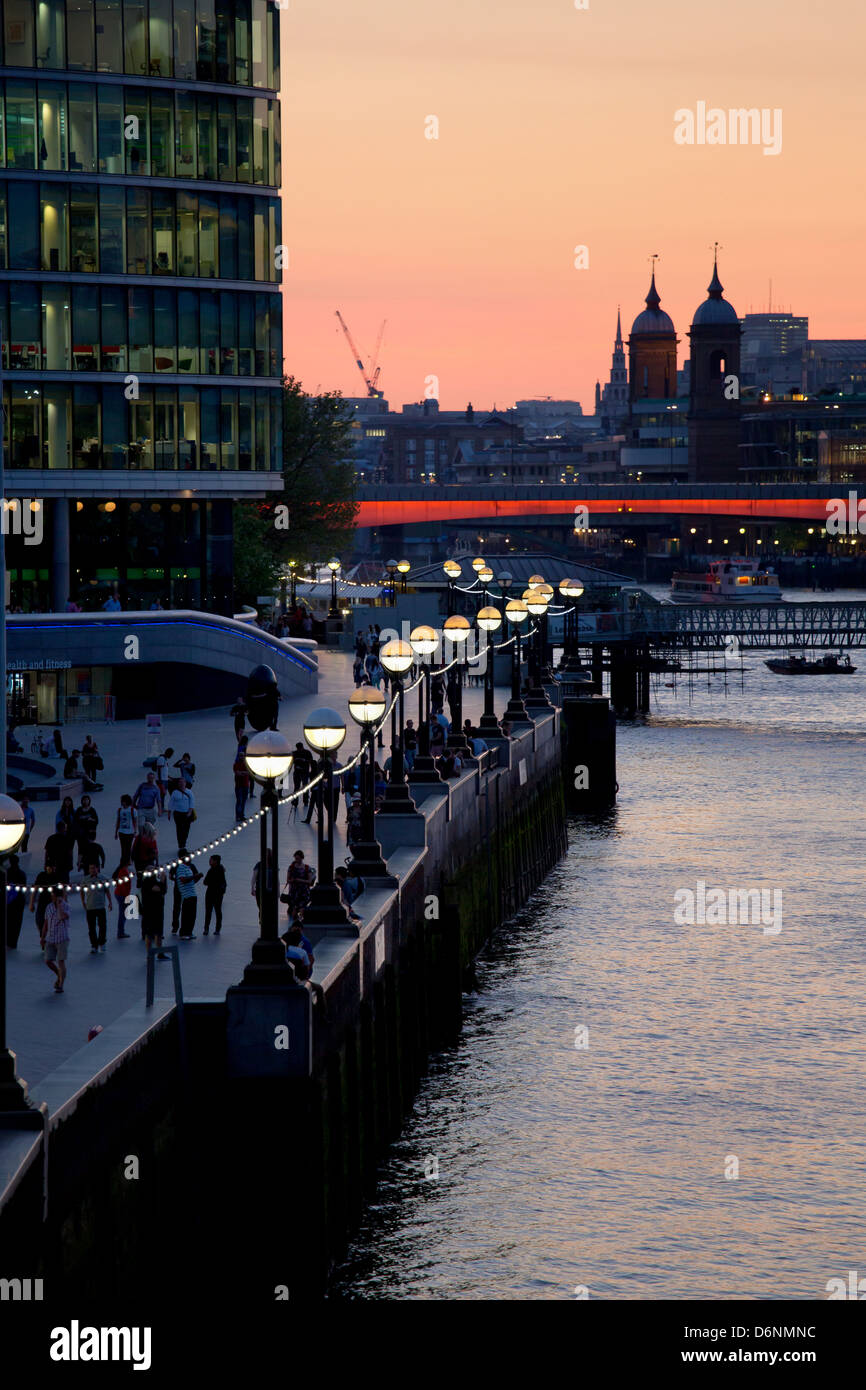 Thames walk lights hi-res stock photography and images - Alamy